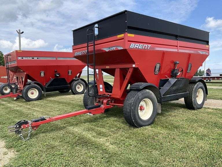Brent 544 gravity wagon - Legacy Auction Company
