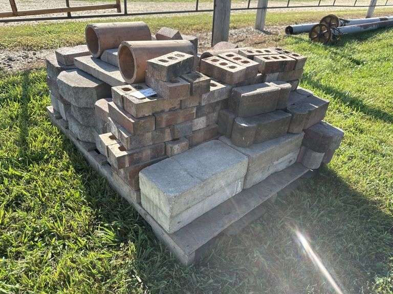 assorted landscaping block and brick - Legacy Auction Company