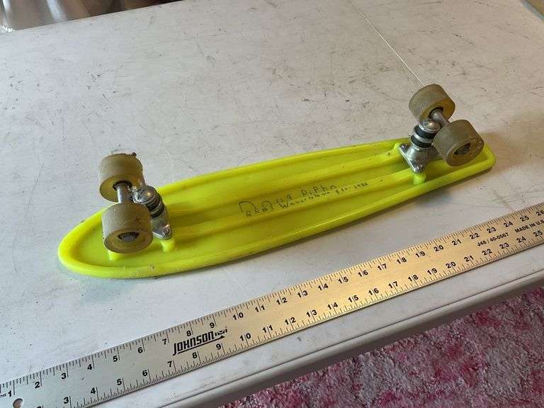 Vintage Huffy thunder board skateboard - Legacy Auction Company