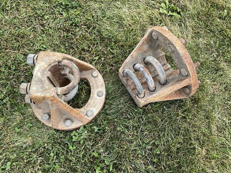 Tractor dual hubs - Legacy Auction Company