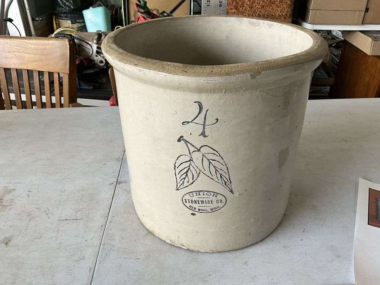 Red Wing 4 gallon Birchleaf crock - Legacy Auction Company