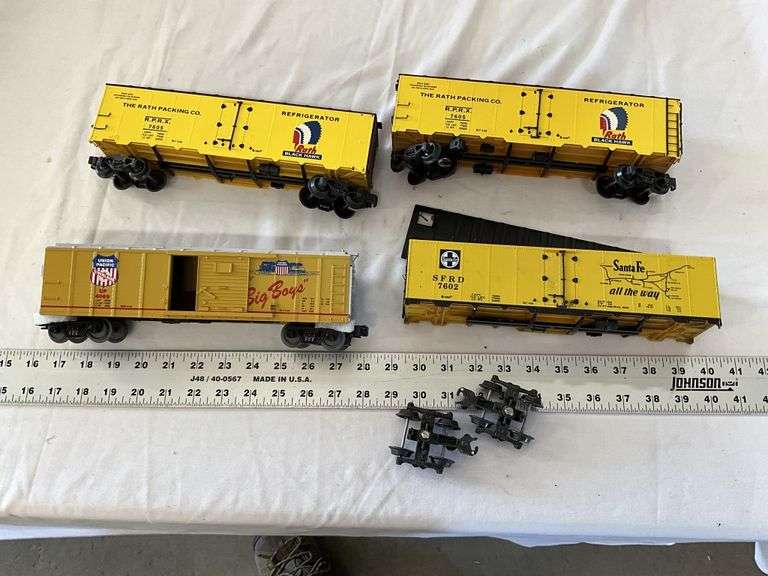 LIONEL box cars - Legacy Auction Company