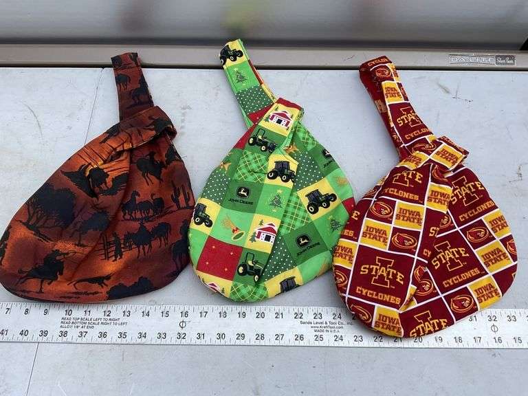 Reversible wristlet bags - Legacy Auction Company