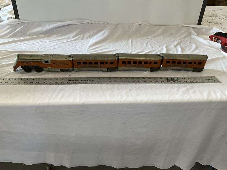 O gauge American Flyer metal train cars - Legacy Auction Company