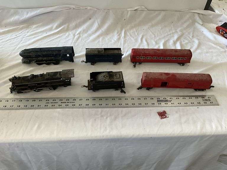 O gauge metal train cars - Legacy Auction Company