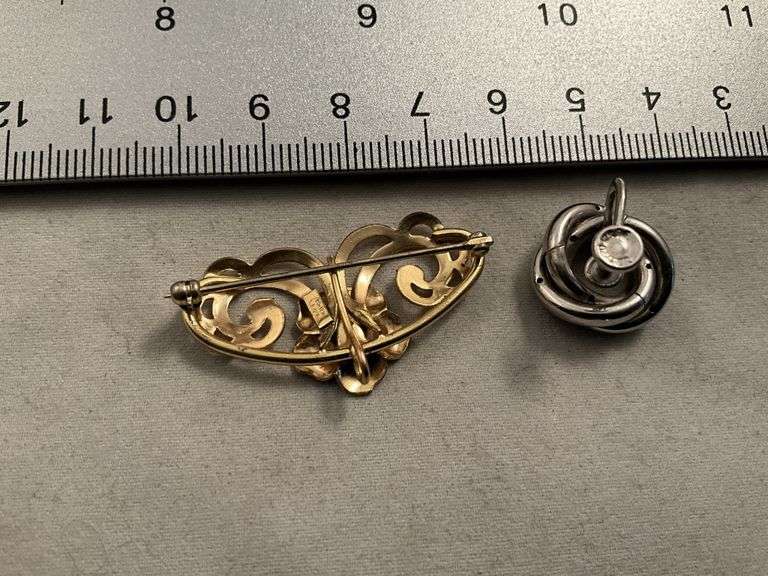 Purple stone ring-18k HGE SIZE 9, ring size - Legacy Auction Company