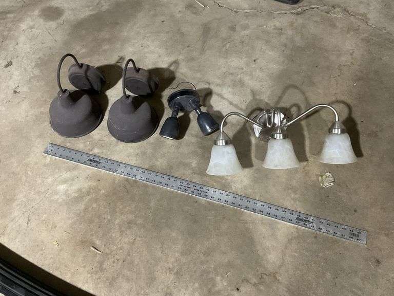 Assorted light fixtures - Legacy Auction Company