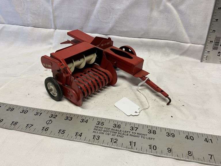 Tru-Scale Spreader - Legacy Auction Company