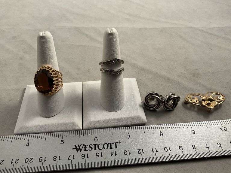 Purple stone ring-18k HGE SIZE 9, ring size - Legacy Auction Company