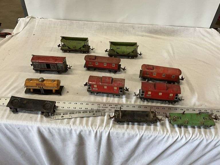 LIONEL O scale metal train cars - Legacy Auction Company