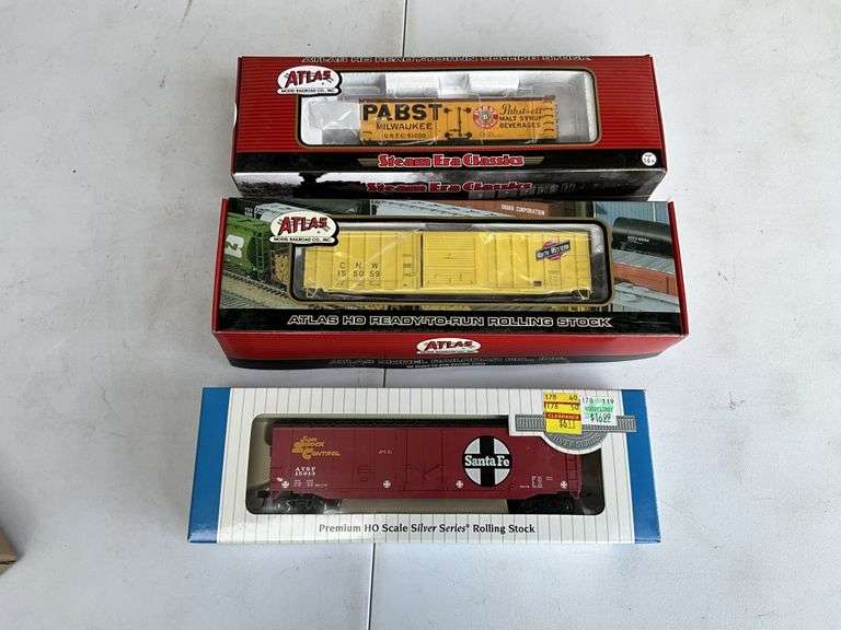 HO scale model train cars - Legacy Auction Company