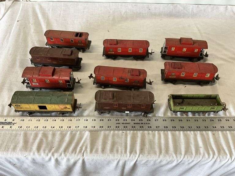 LIONEL O scale metal train cars - Legacy Auction Company