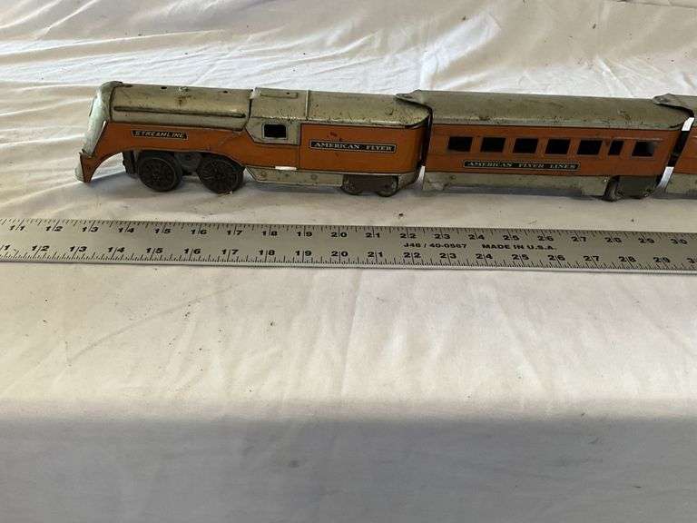 O gauge American Flyer metal train cars - Legacy Auction Company