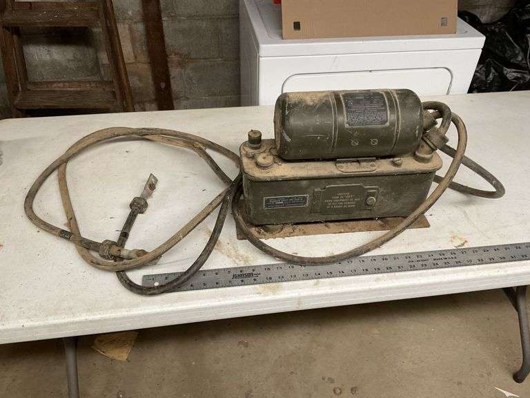 Vintage US Army power unit - Legacy Auction Company