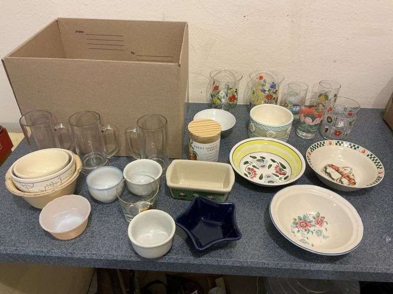Assorted kitchen items/bowls and plates - Legacy Auction Company