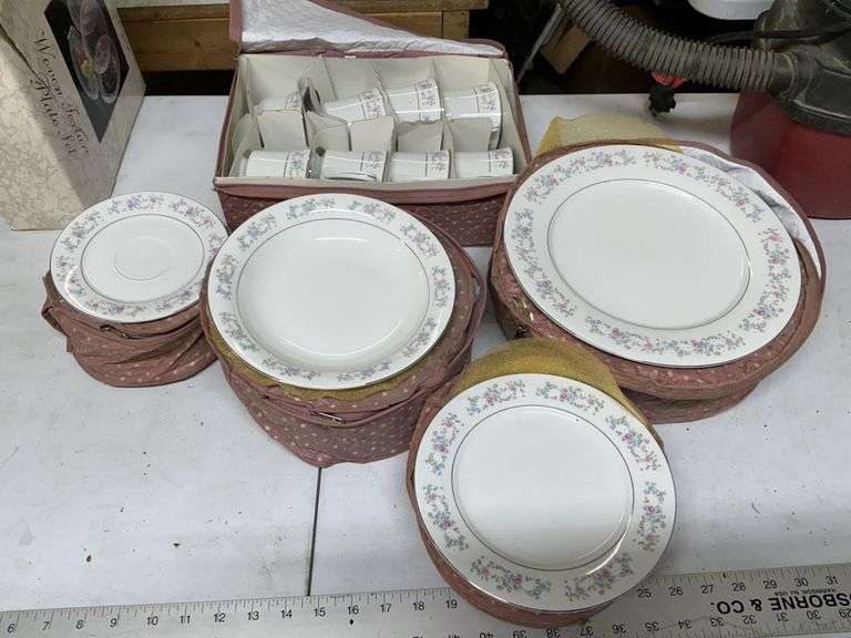 Dynasty fine china & crystal plate set - Legacy Auction Company