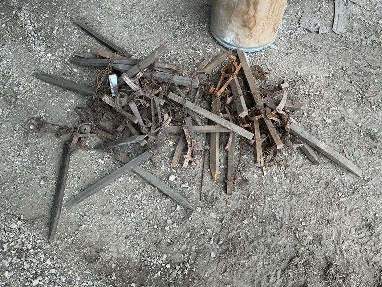 Single spring traps - Legacy Auction Company