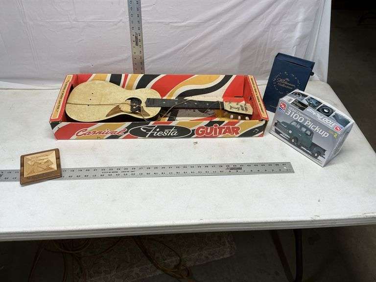 Carnival fiesta guitar needs repaired, 1950 - Legacy Auction Company