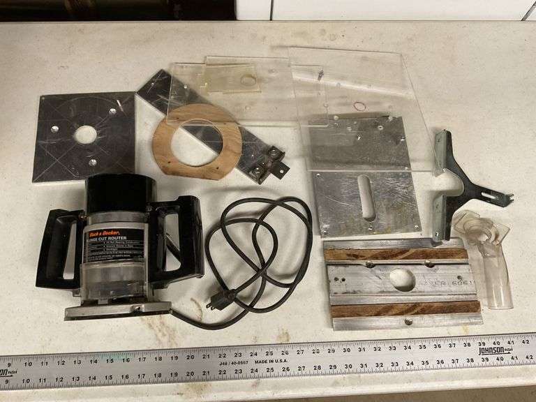 Black and Decker plunge cut router and - Legacy Auction Company