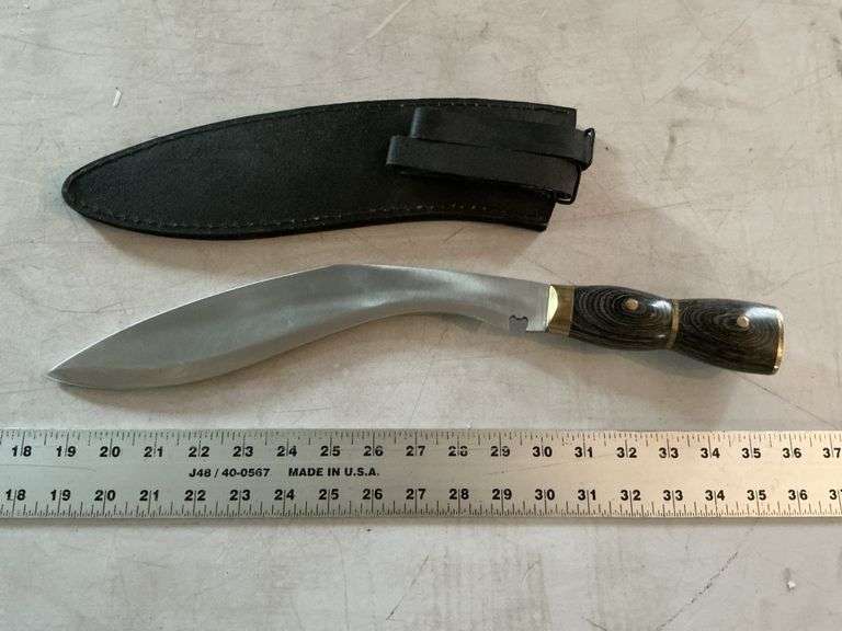 Kukti knife with sheath - Legacy Auction Company
