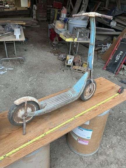 Metal scooter - Legacy Auction Company