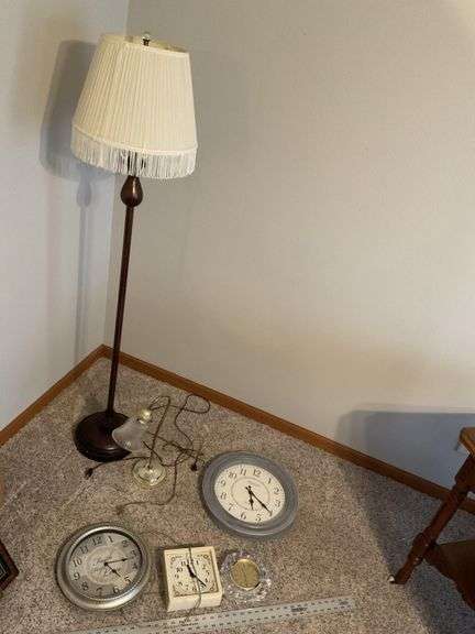 Floor lamp, desk lamp and clocks - Legacy Auction Company