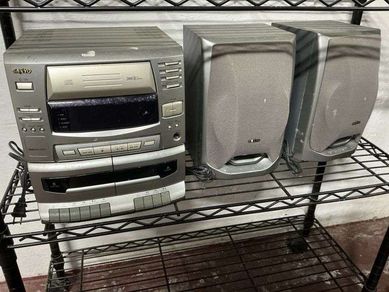 Sanyo 3 disc CD changer with speakers-cart not - Legacy Auction Company