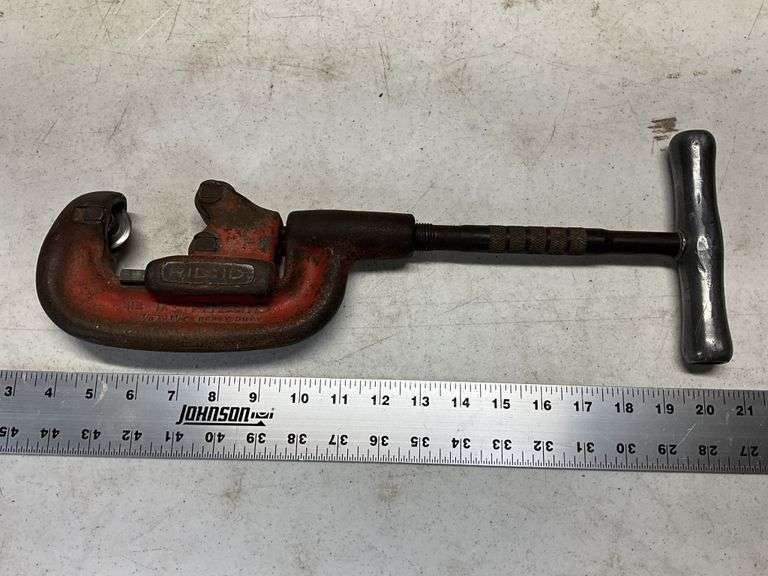 Rigid no. 1A pipe cutter - Legacy Auction Company