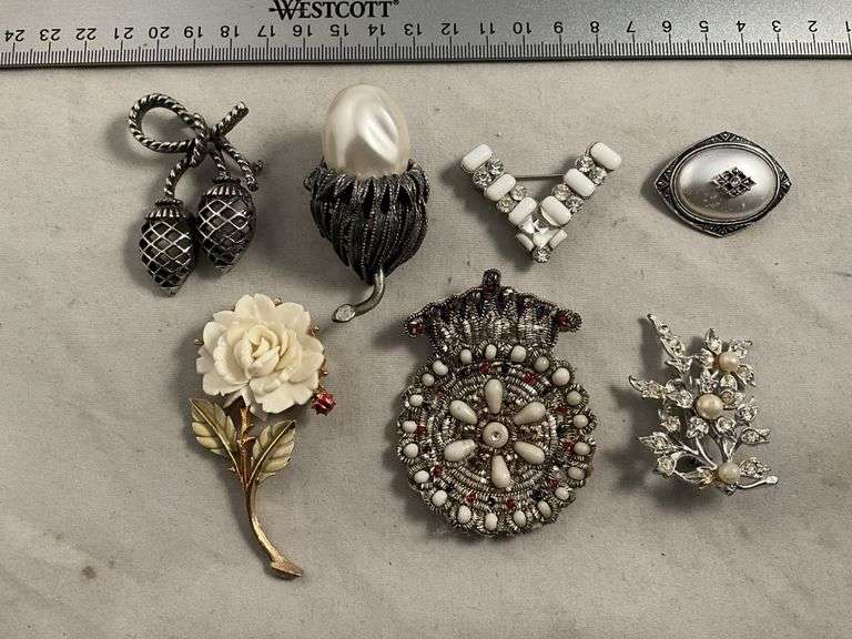 Vintage pins - Legacy Auction Company