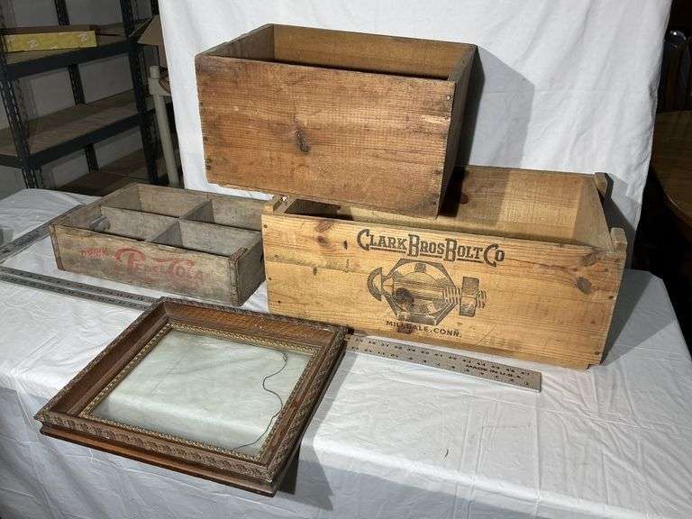 Wooden boxes/Pepsi-Cola crate - Legacy Auction Company