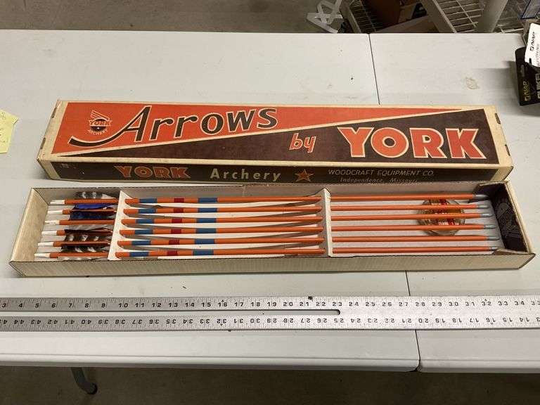 6 arrows by York arrows in original box - Legacy Auction Company