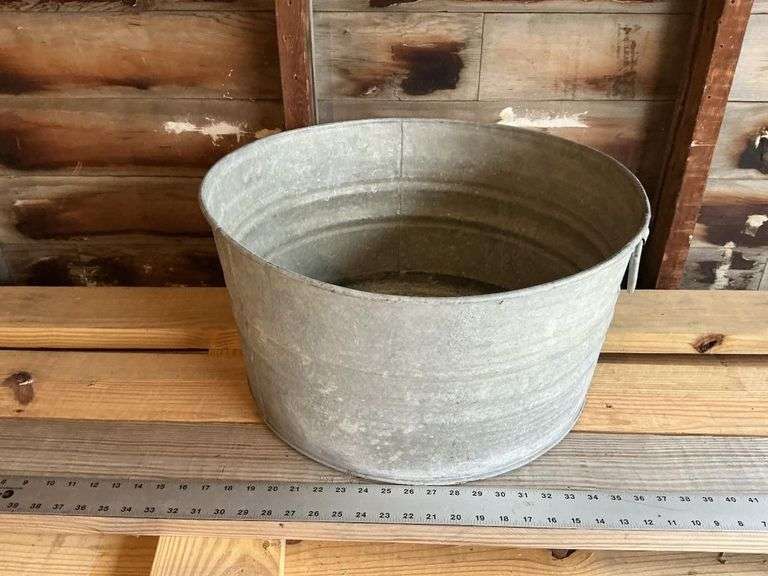 Galvanized pan - Legacy Auction Company