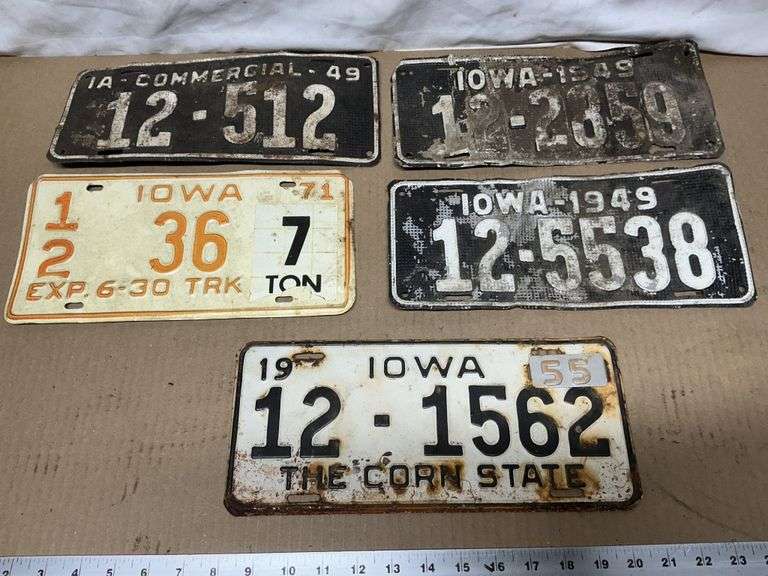 Vintage Iowa license plates - Legacy Auction Company