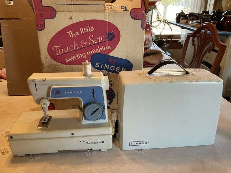Vintage Singer toy sewing machine - Legacy Auction Company