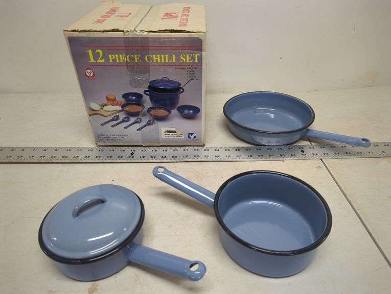 Chili set, cookware set - Legacy Auction Company