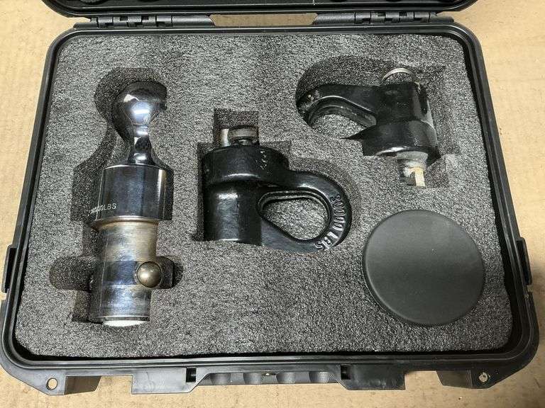 Puck Fifth wheel hitch GMC 2016-2026 - Legacy Auction Company