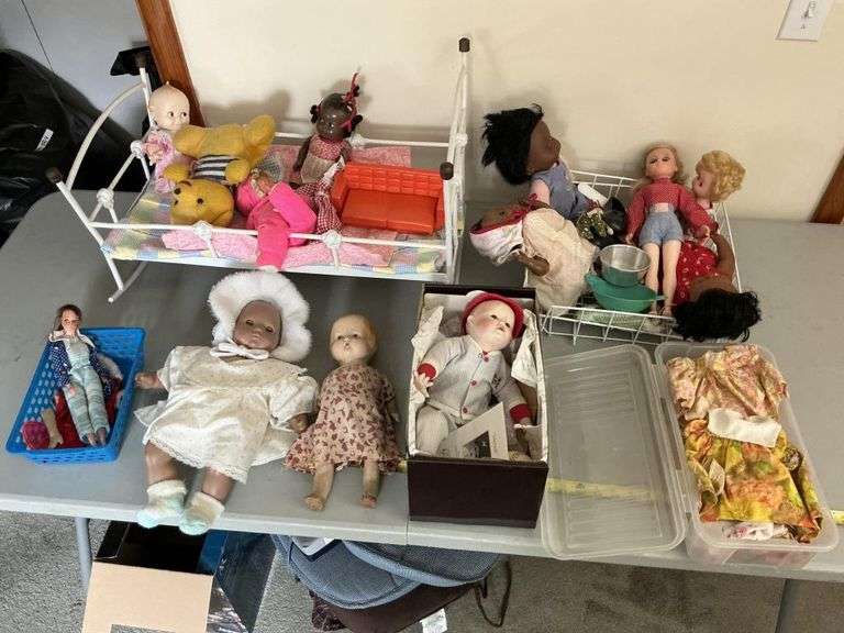 Metal doll bed and dolls - Legacy Auction Company
