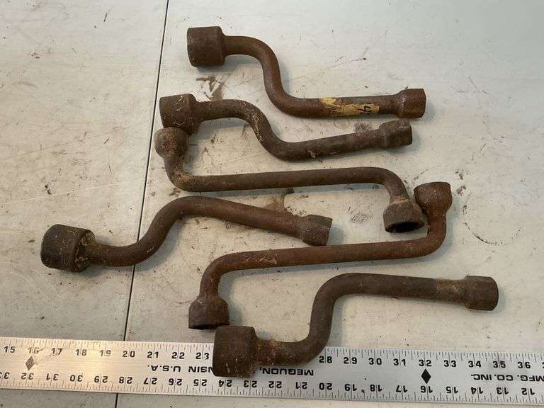 Tractor wrenches - Legacy Auction Company