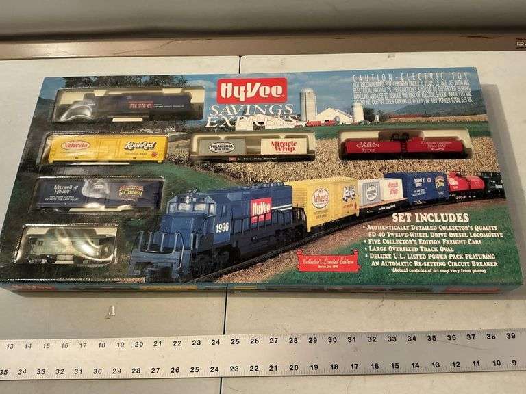 Hy-Vee Savings express HO electric train set - Legacy Auction Company