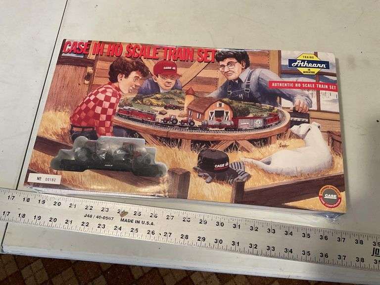 Case IH HO scale train set - Legacy Auction Company