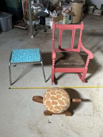 Rocking chair/turtle ottoman and table - Legacy Auction Company
