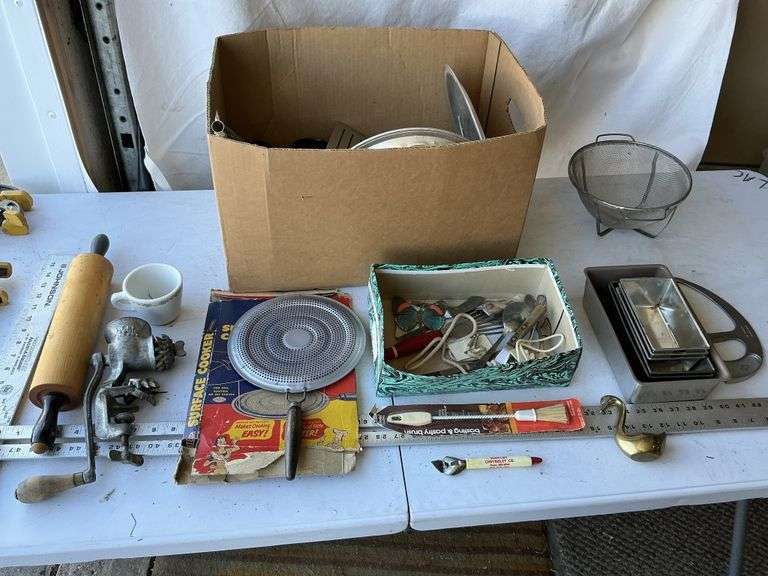 Assorted kitchen items - Legacy Auction Company