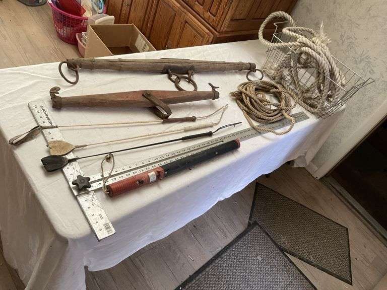 Hog show sticks, eveners , rope etc. - Legacy Auction Company