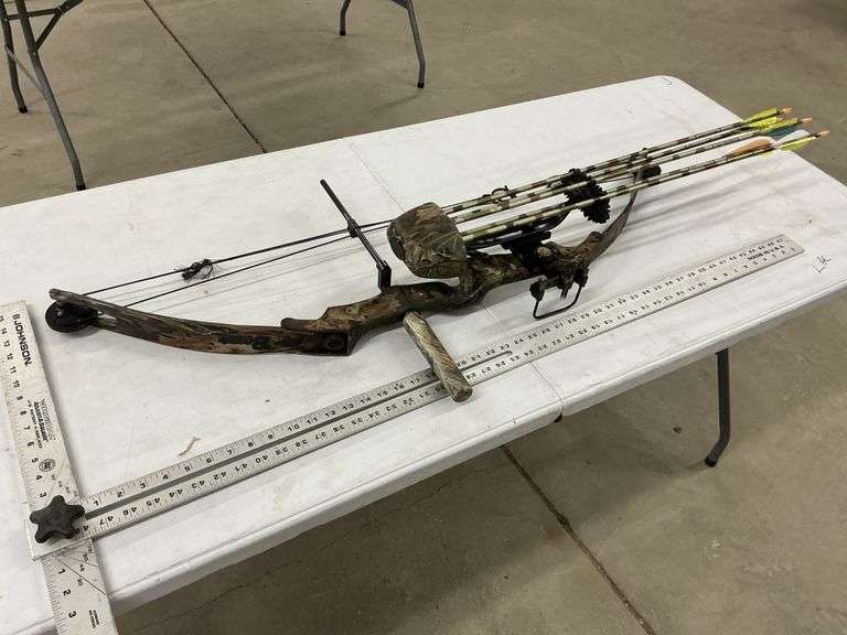 Bear shadow compound bow and arrows - Legacy Auction Company