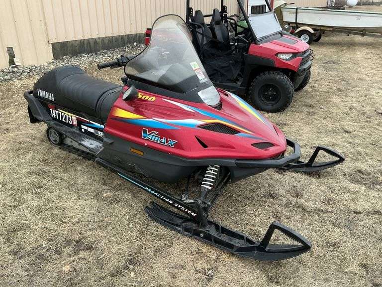 1999 Yamaha V max 500 deluxe - Legacy Auction Company