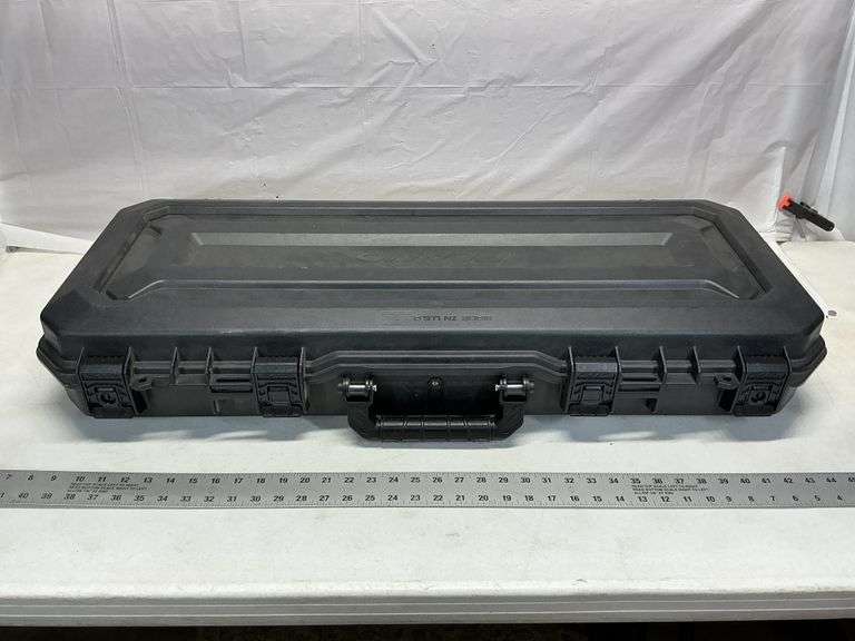Heavy duty Plano gun case w/keys - Legacy Auction Company