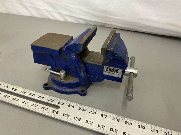 Forge 4" swivel vise - Legacy Auction Company