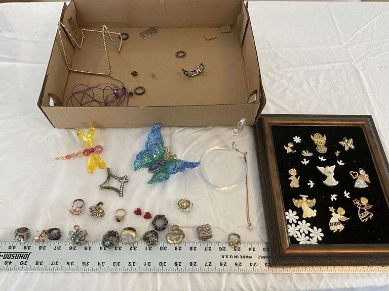 Assorted rings and pendants - Legacy Auction Company