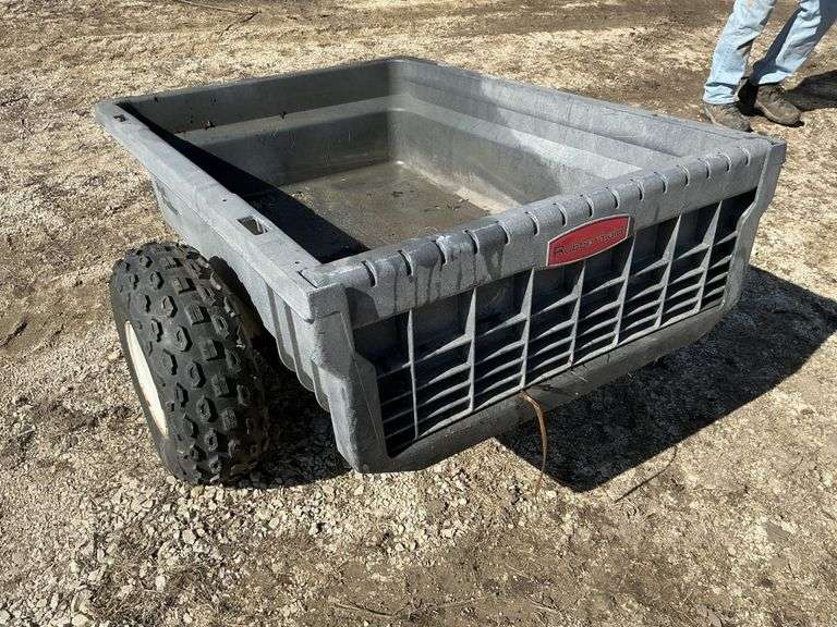 Rubbermaid Trail tracker yard cart - Legacy Auction Company