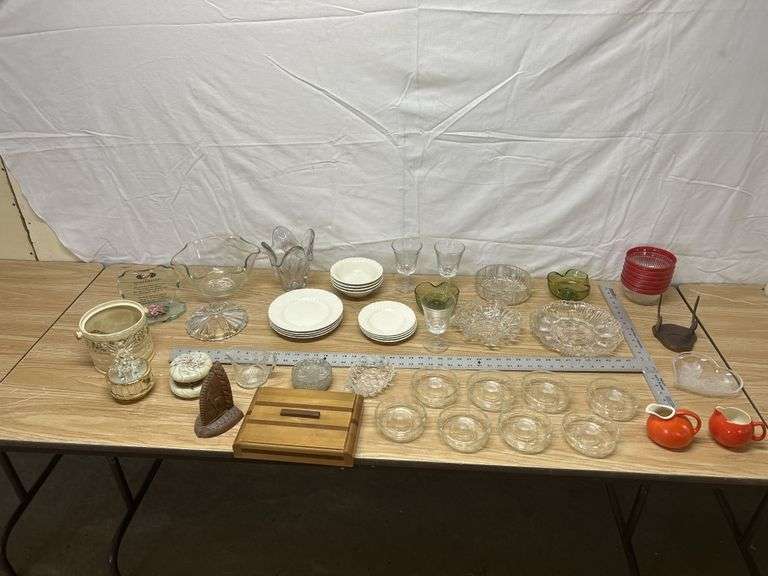 Assorted glassware - Legacy Auction Company